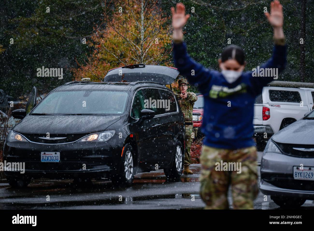 Washington National Guard Soldiers with the 506th Military Police ...