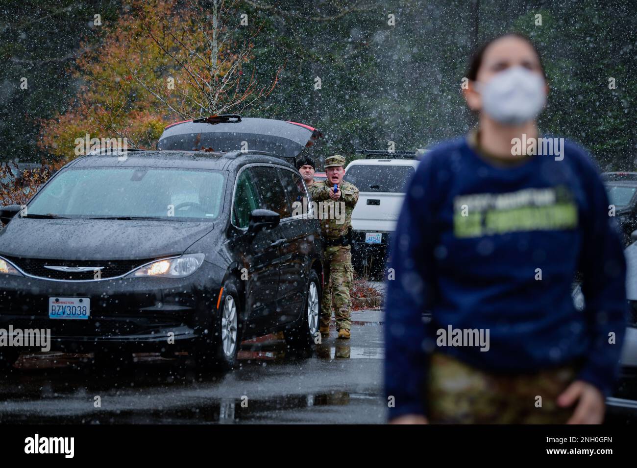Washington National Guard Soldiers with the 506th Military Police ...