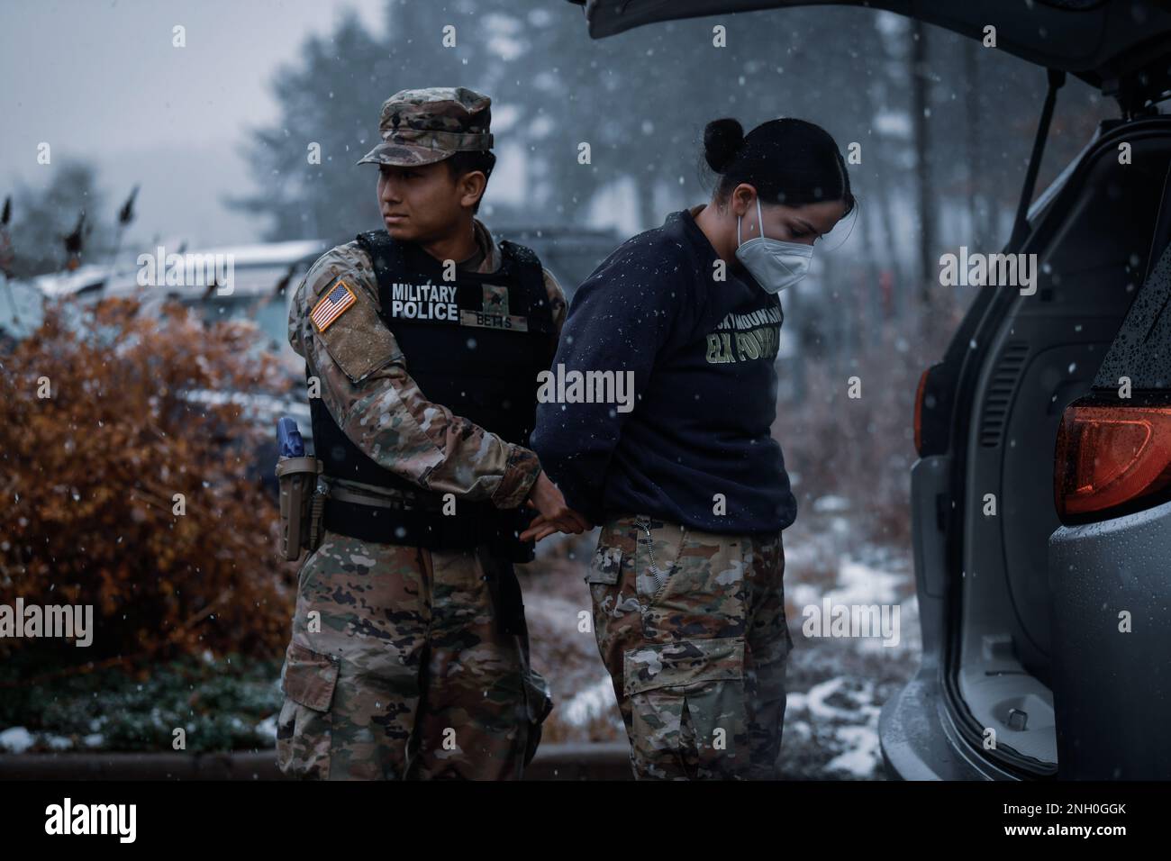 Washington National Guard Soldiers with the 506th Military Police ...