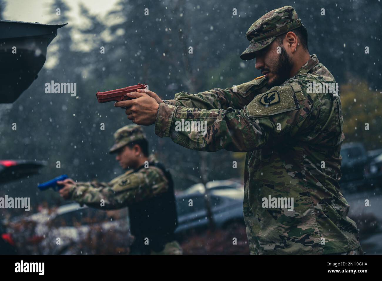 Washington National Guard Soldiers with the 506th Military Police ...