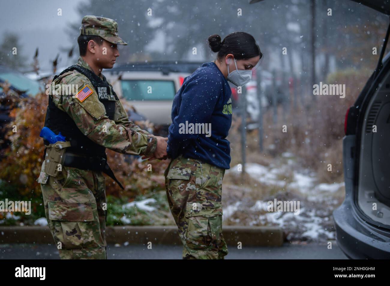 Washington National Guard Soldiers with the 506th Military Police ...