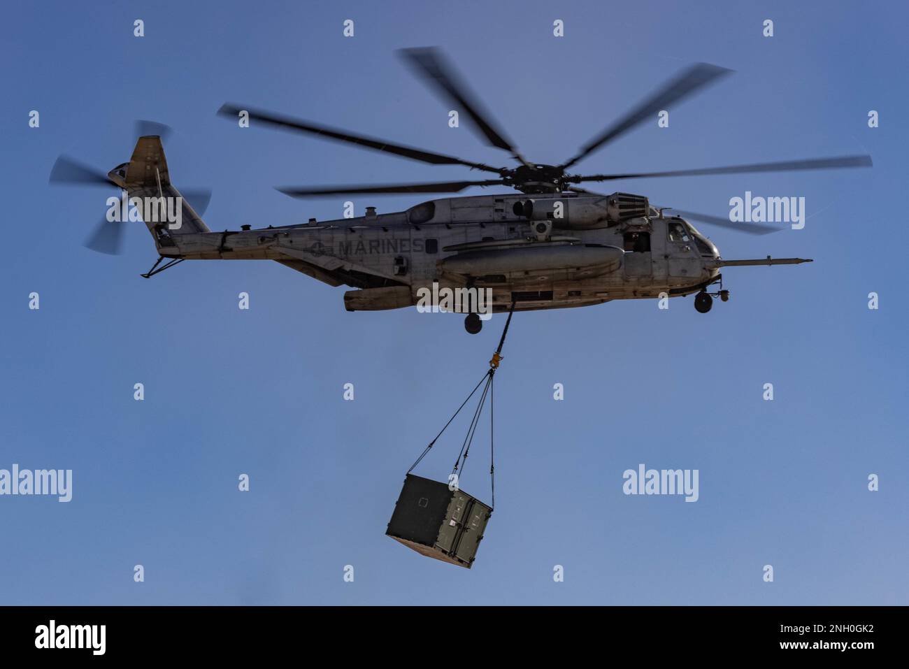 A U.S. Marine Corps CH-53E Super Stallion with Marine Heavy Helicopter ...