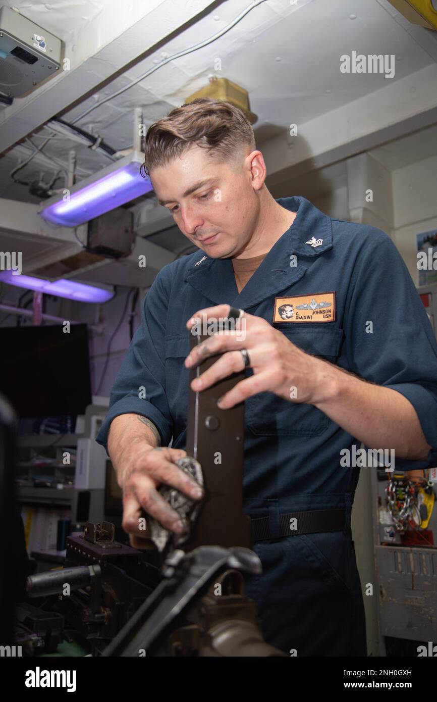 221203-N-ON253-1040 PACIFIC OCEAN (Dec. 03, 2022) Gunner's Mate 1st ...