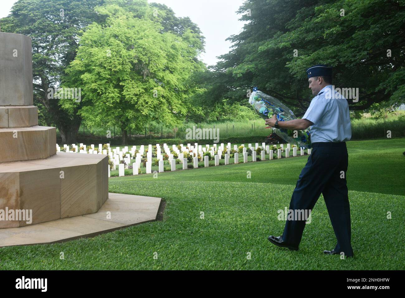Maj. Gen. Paul Knapp, Wisconsin’s adjutant general, lays a wreath at ...