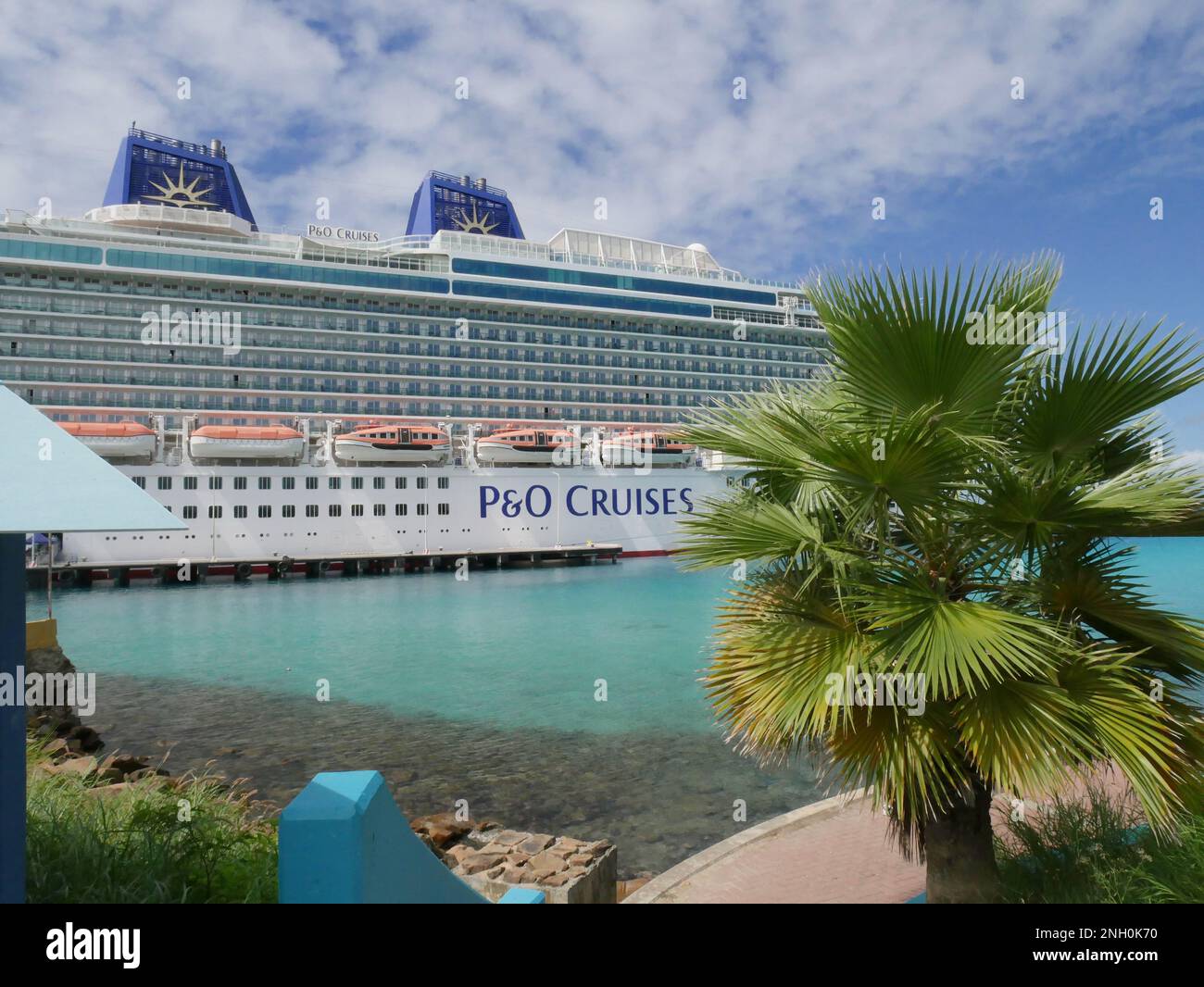 Side view of the British P and O cruise ship, Britannia moored in the ...