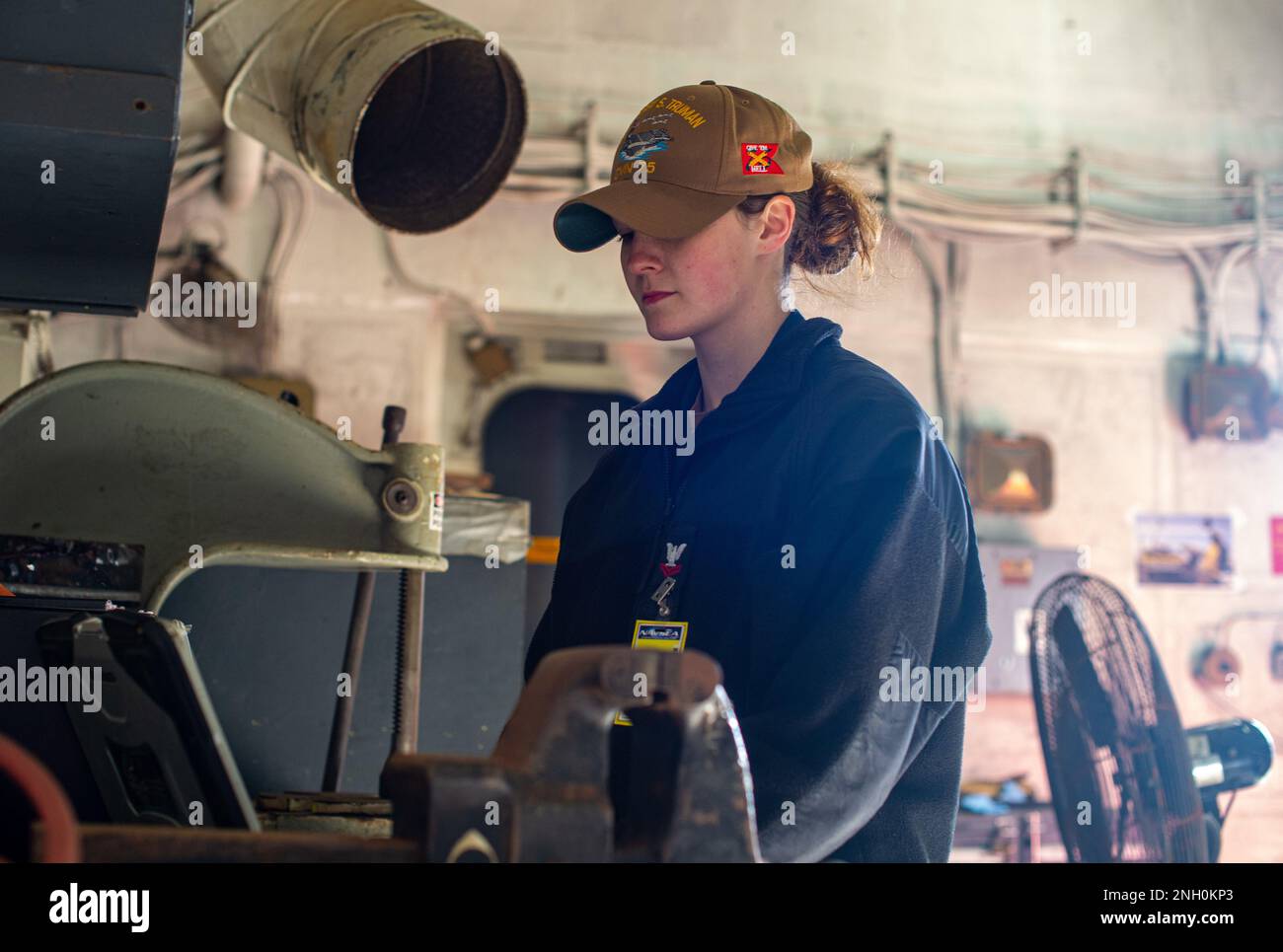 221205-N-TY639-1094 NORFOLK, Va. (Dec. 5, 2022) Aviation Maintenance ...
