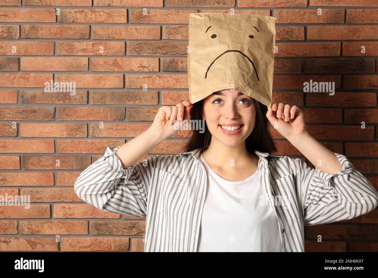 Smiling happy paper bag face hi-res stock photography and images - Alamy