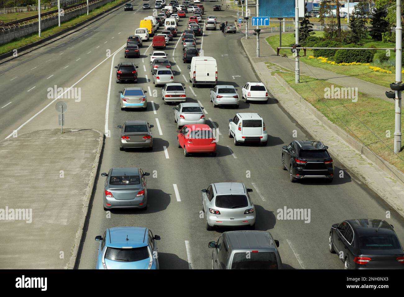 Lots of cars hi-res stock photography and images - Alamy
