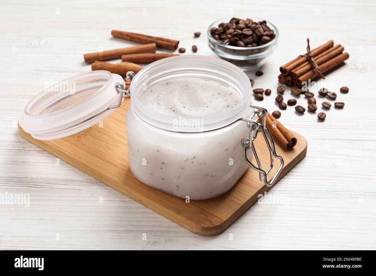 Peeling coffee beans hi-res stock photography and images - Alamy