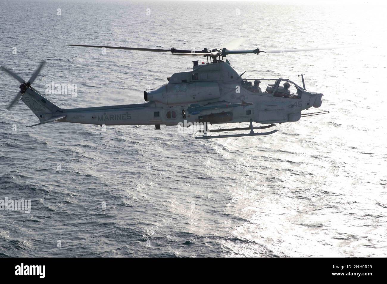 221205-N-VJ326-1132 PACIFIC OCEAN (Dec. 5, 2022) – An AH-1Z Viper ...