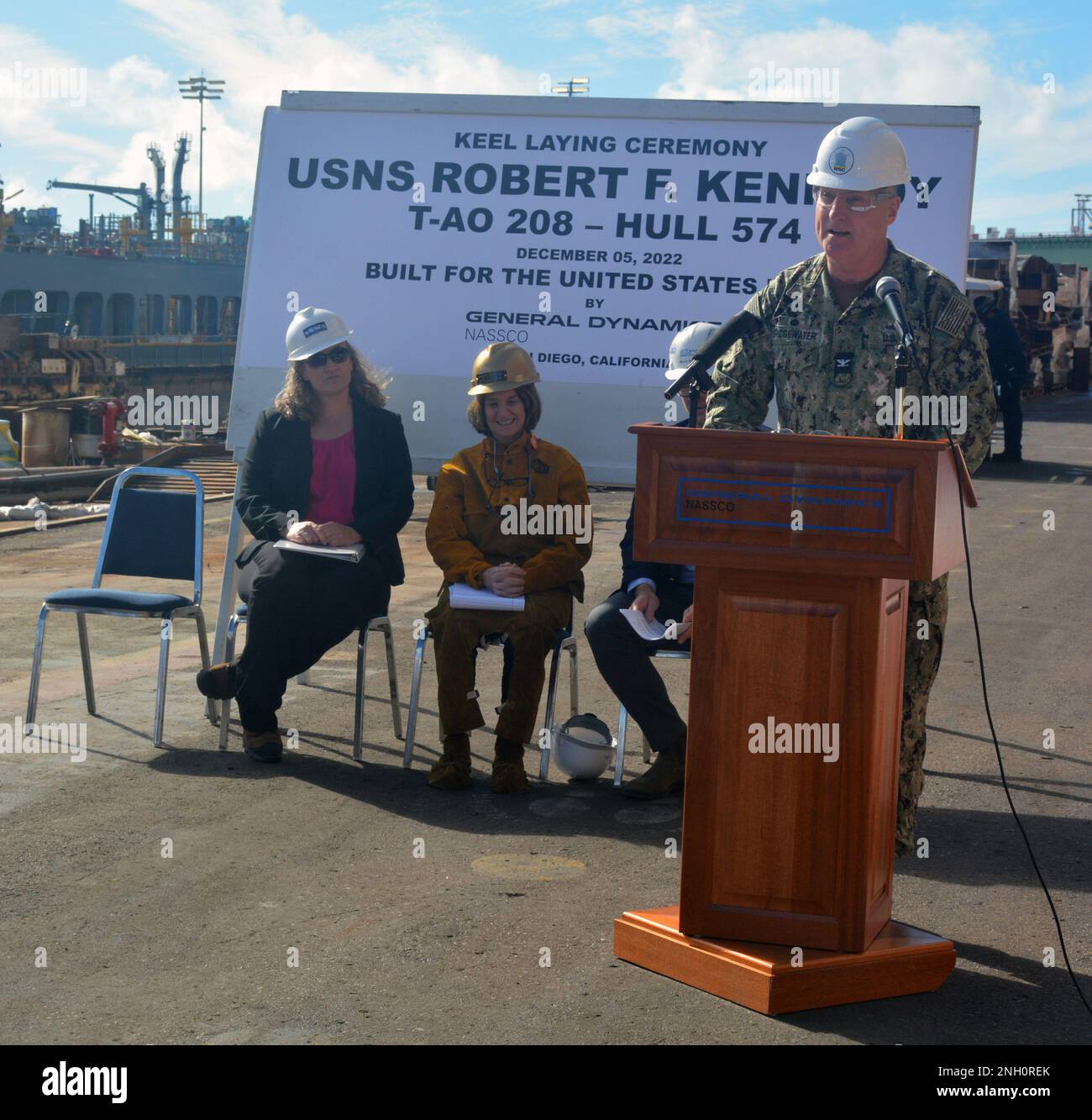 Usns robert f kennedy t ao 208 hi-res stock photography and images - Alamy