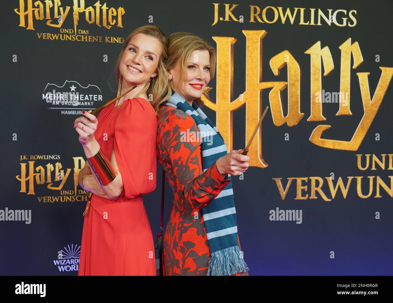 Hamburg, Germany. 19th Feb, 2023. Actress Kim-Sarah Brandts (l) and ...