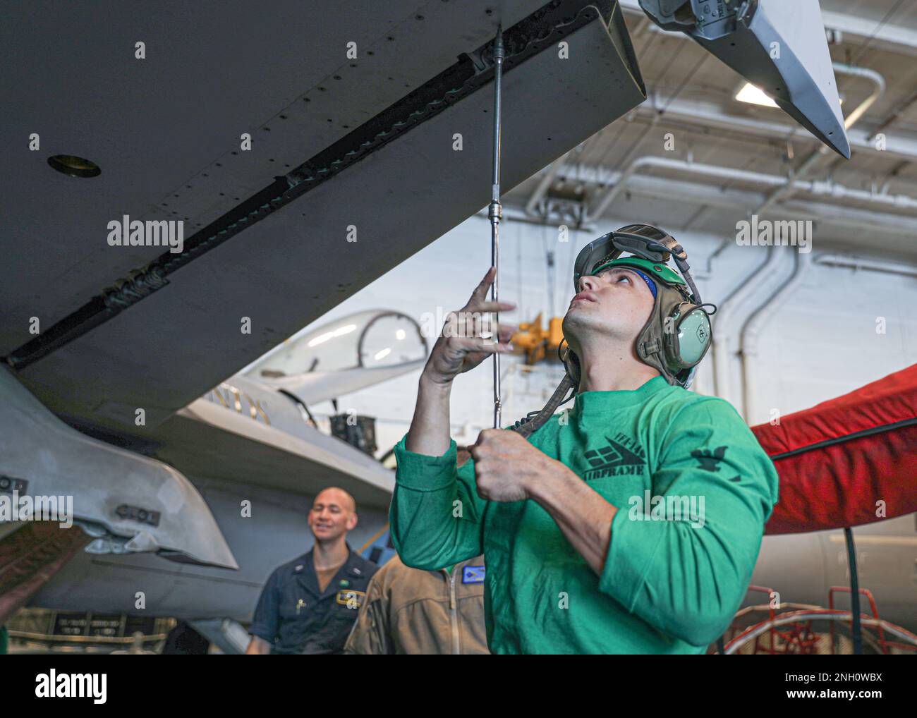 221206-N-PA221-1017 PACIFIC OCEAN (Dec. 6, 2022) U.S. Navy Aviation ...