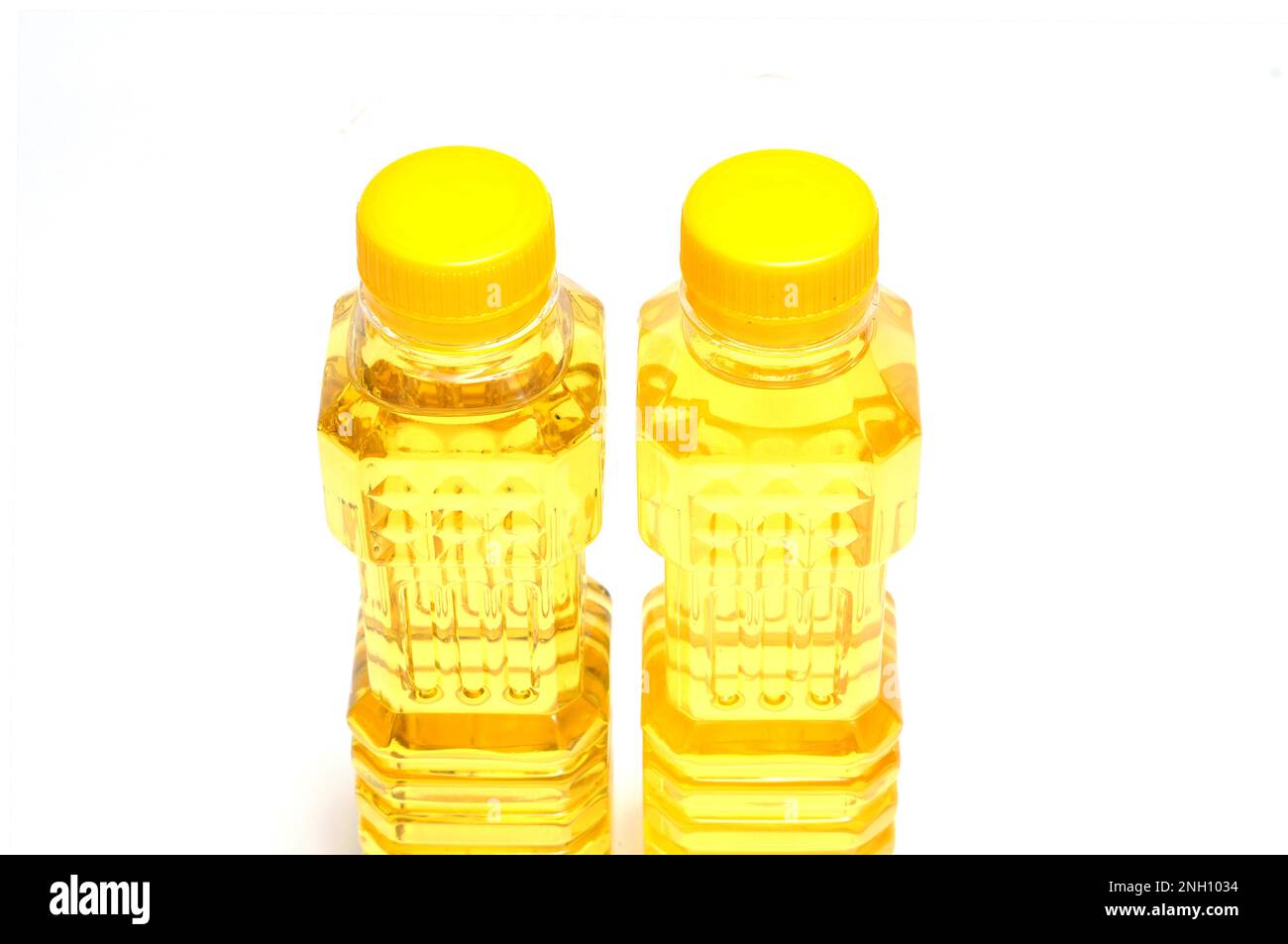 Palm cooking oil in a plastic bottle white background Stock Photo - Alamy