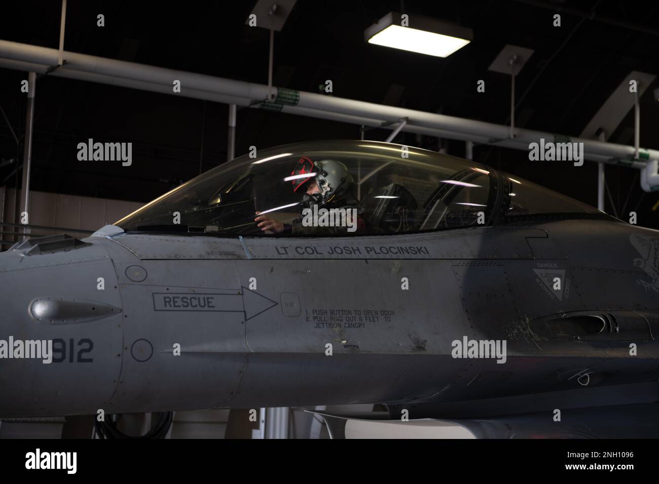 F16 radar hi-res stock photography and images - Alamy
