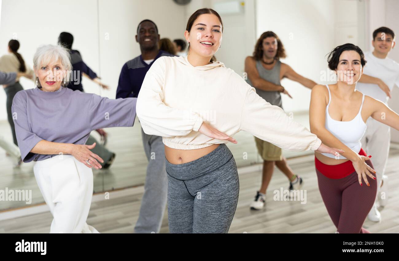 People learning routine in dance hi-res stock photography and images ...