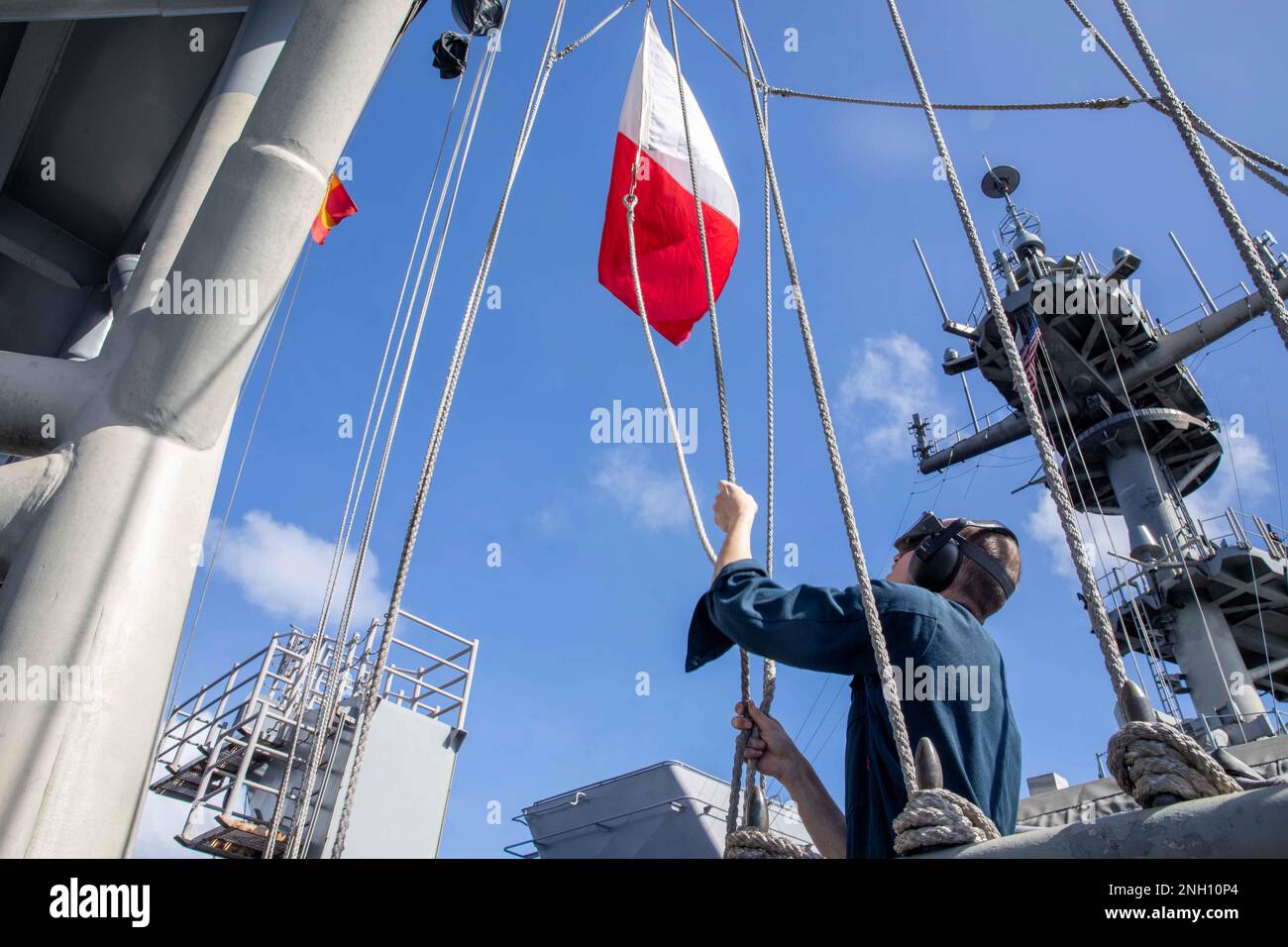 221205-N-IV962-1075 PACIFIC OCEAN (Dec. 5, 2022) – Quartermaster Seaman ...