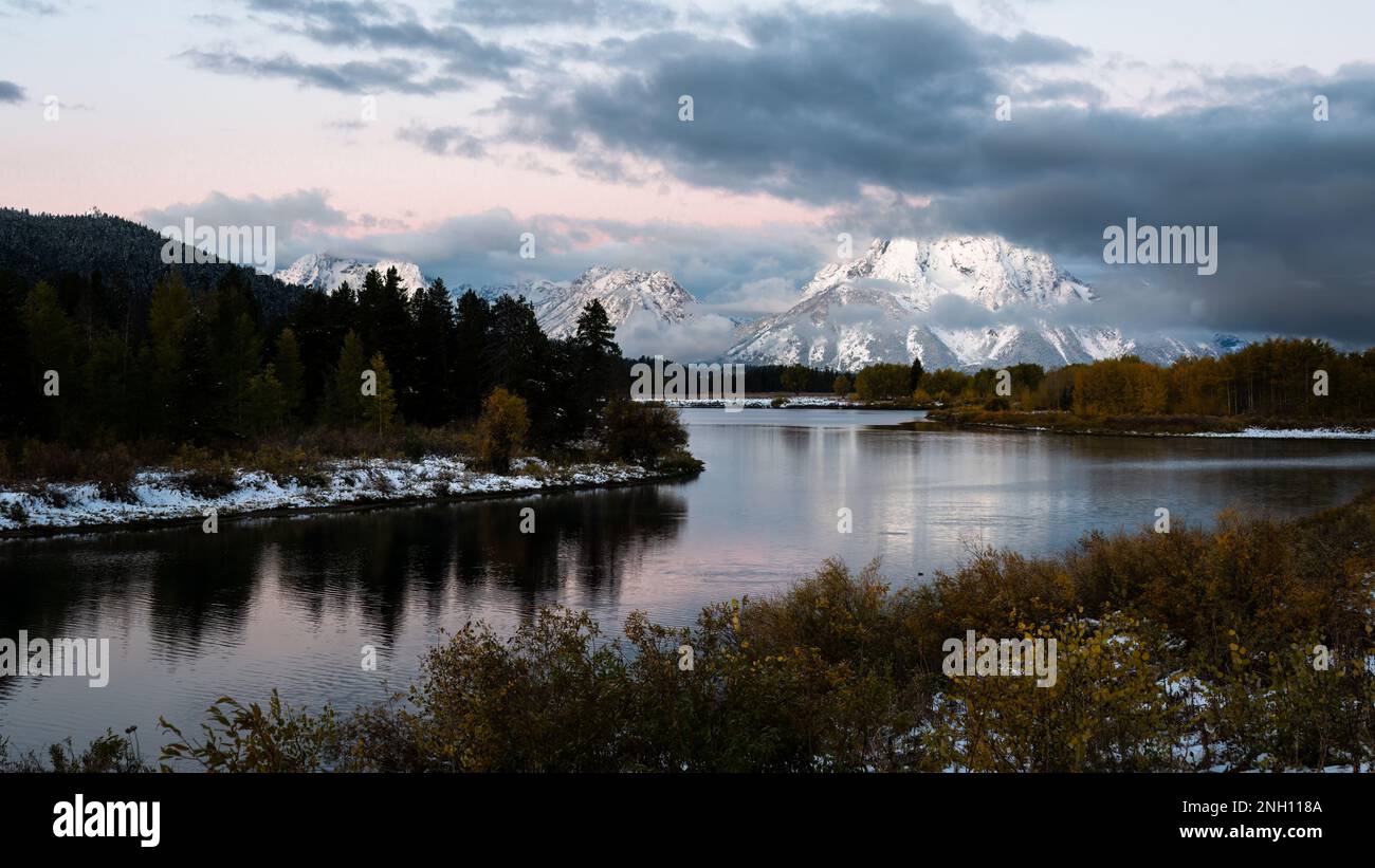 Oxbow Bend on Snake river with Mt Moran reflected in the river at dawn ...