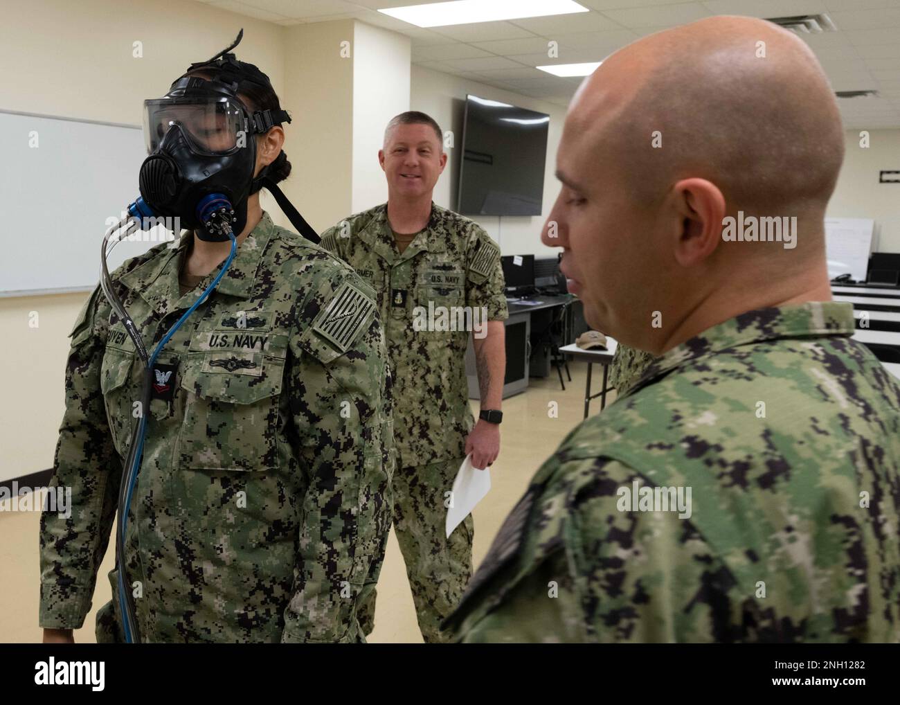 CAMP SHIELDS, Japan (Dec. 6, 2022) Electronics Technician 2nd Class ...