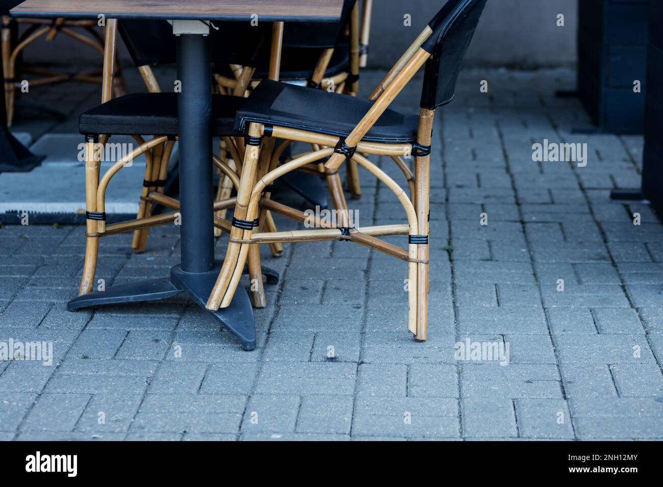 Interior classic restaurant empty tables hi-res stock photography and ...