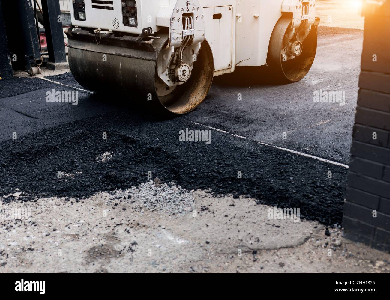 laying of new asphalt. Asphalt paving machine Stock Photo - Alamy