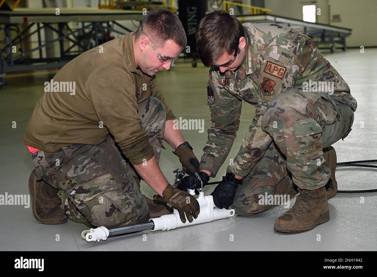 Centering cylinder hi-res stock photography and images - Alamy