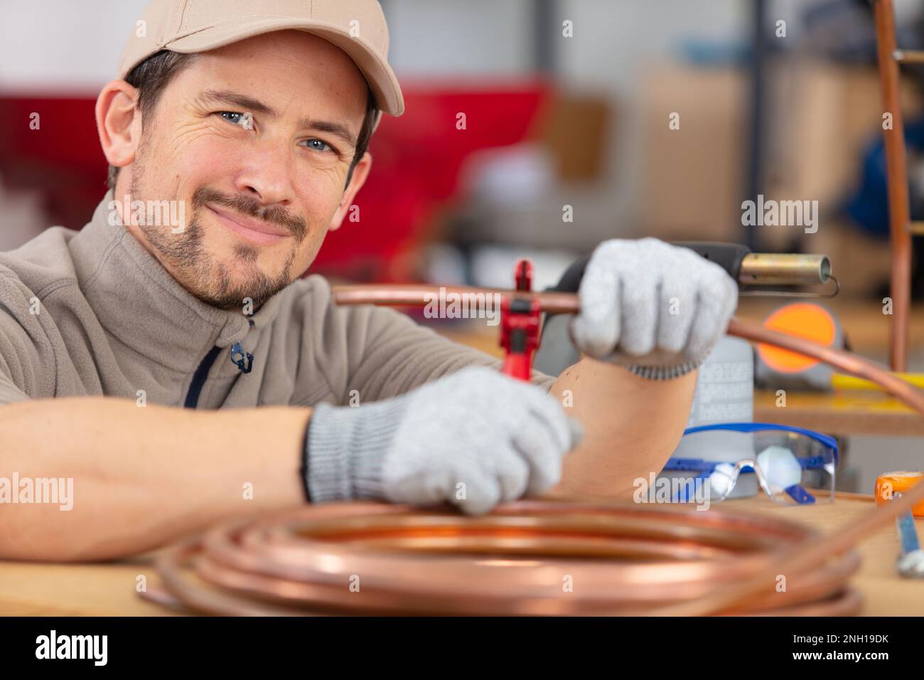 Plumber pipe worker turning hi-res stock photography and images - Alamy