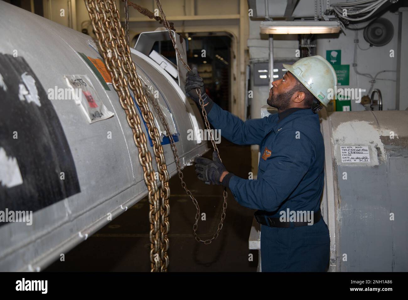 221206-N-ON253-1045 PACIFIC OCEAN (Dec. 06, 2022) Aviation Machinist's ...