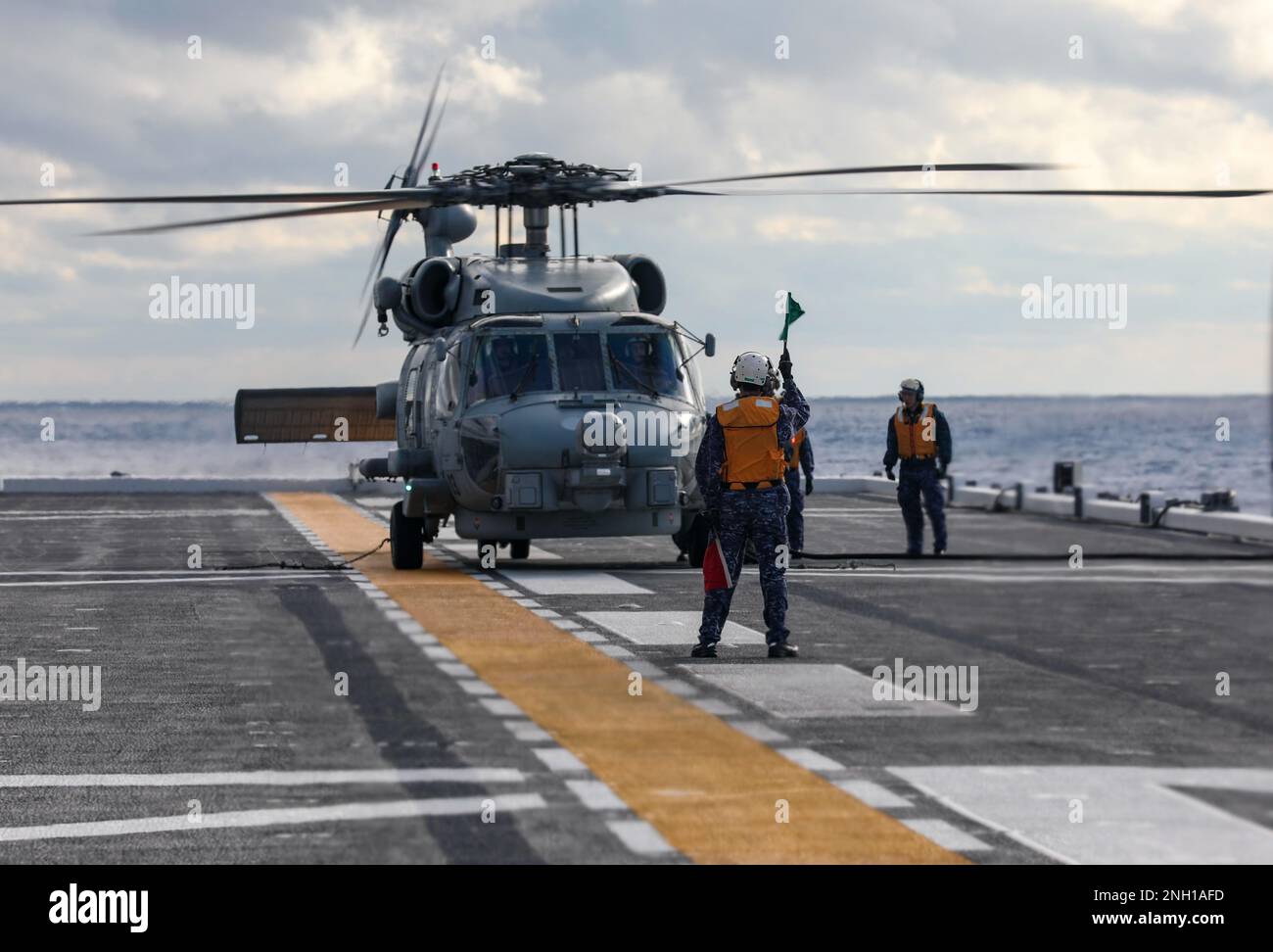 221206-N-FO714-1028 PHILIPPINE SEA (Dec. 6, 2022) Japan Maritime Self ...