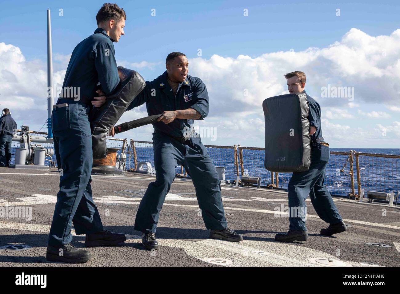 221206-N-SN516-2159 PACIFIC OCEAN (Dec. 6, 2022) U.S. Navy Gunner’s ...