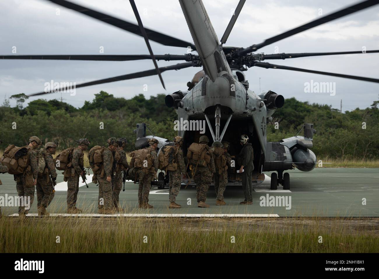 U.S. Marines with 1st Battalion, 2nd Marines embark a CH-53E Super ...