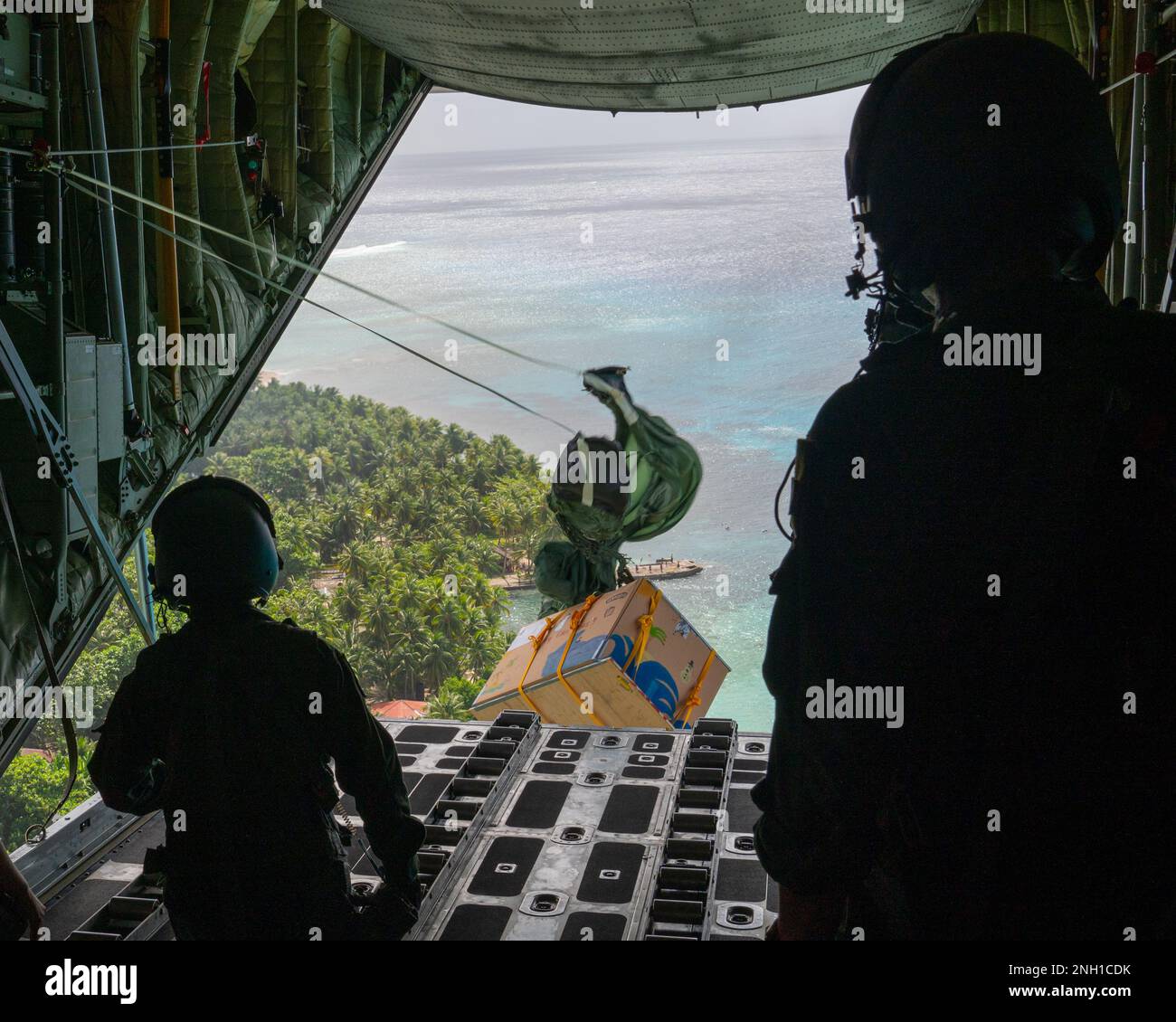 Japan Air Self-Defense Force Chief Master Sgt. Tatsuhiro Kurimoto and ...