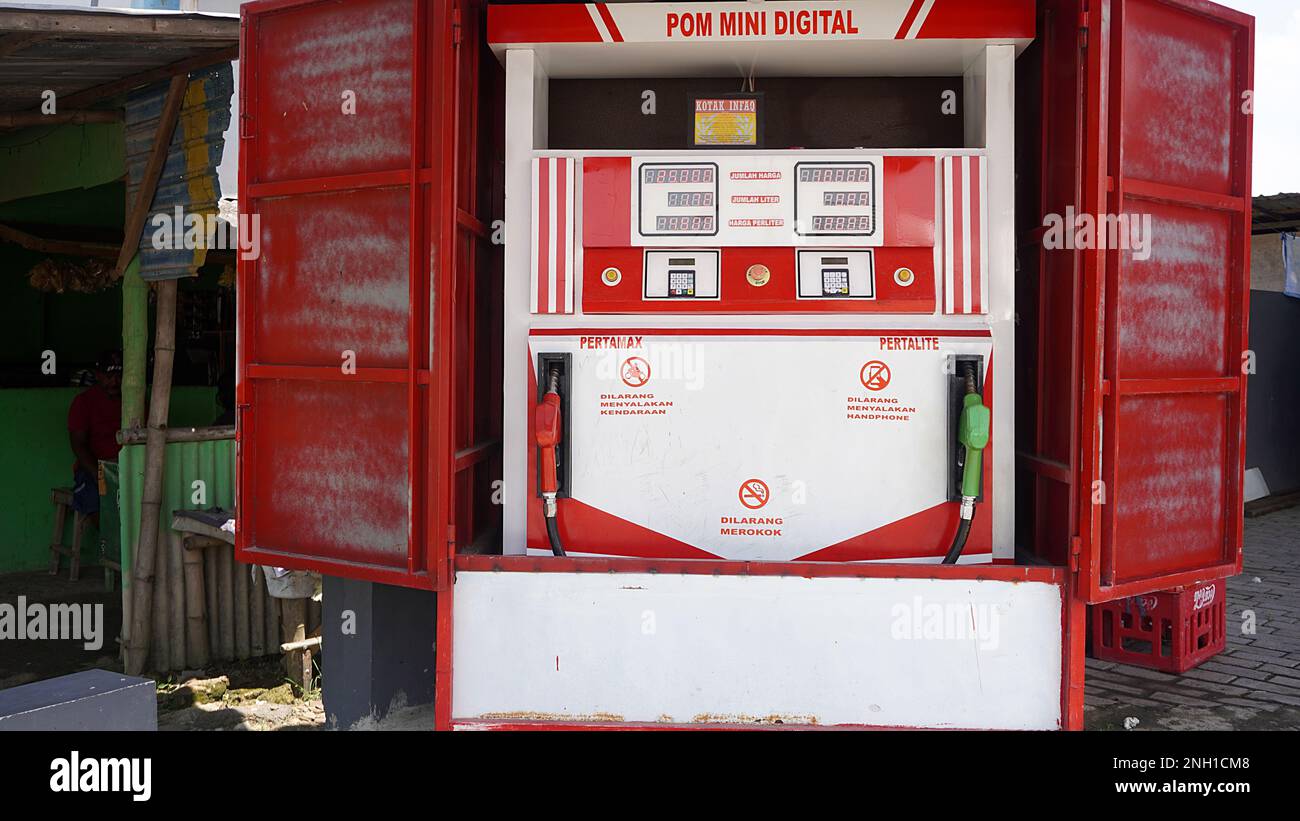 Pertamina gas station hi-res stock photography and images - Alamy