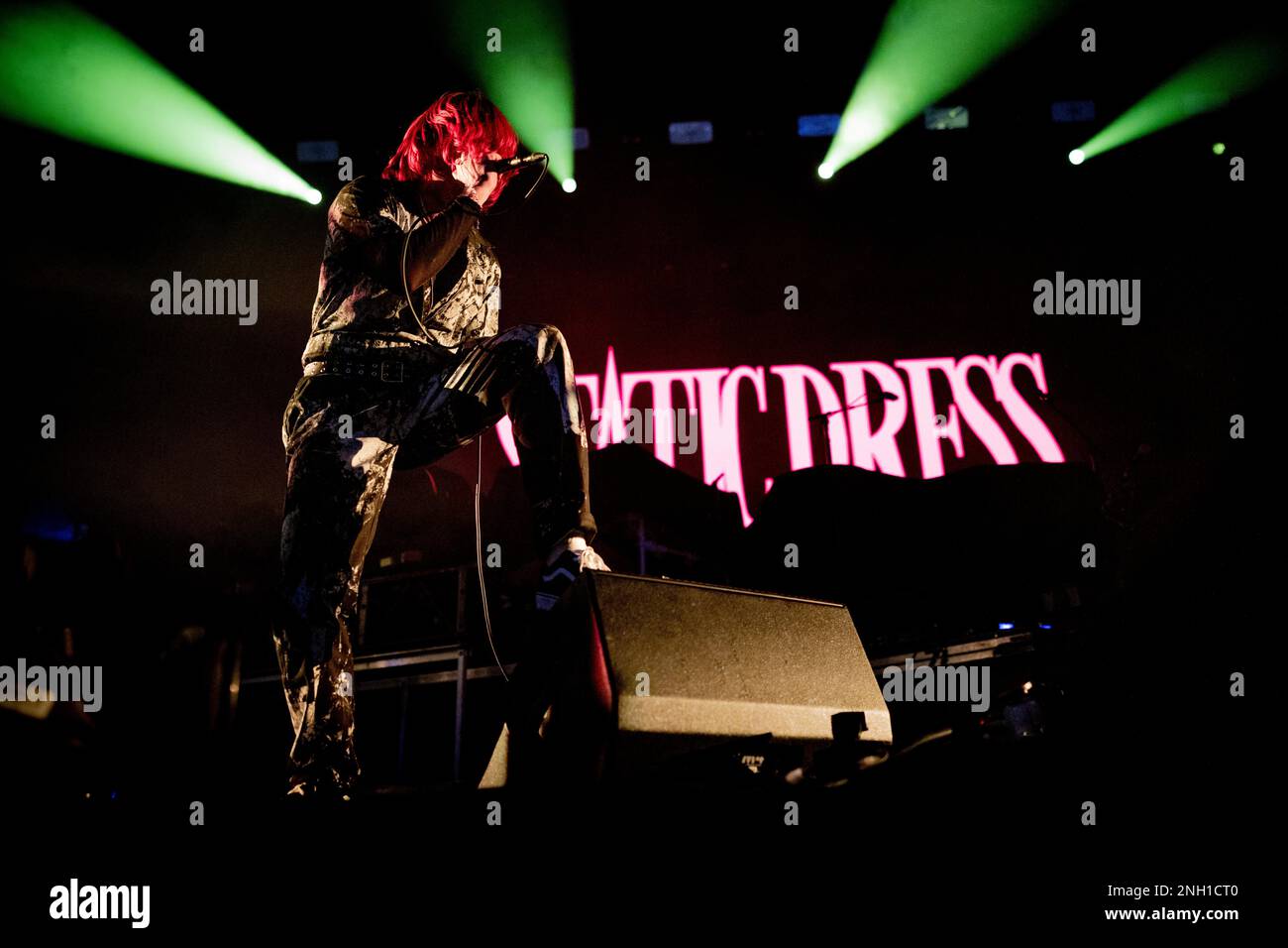 Static dress band hi-res stock photography and images - Alamy