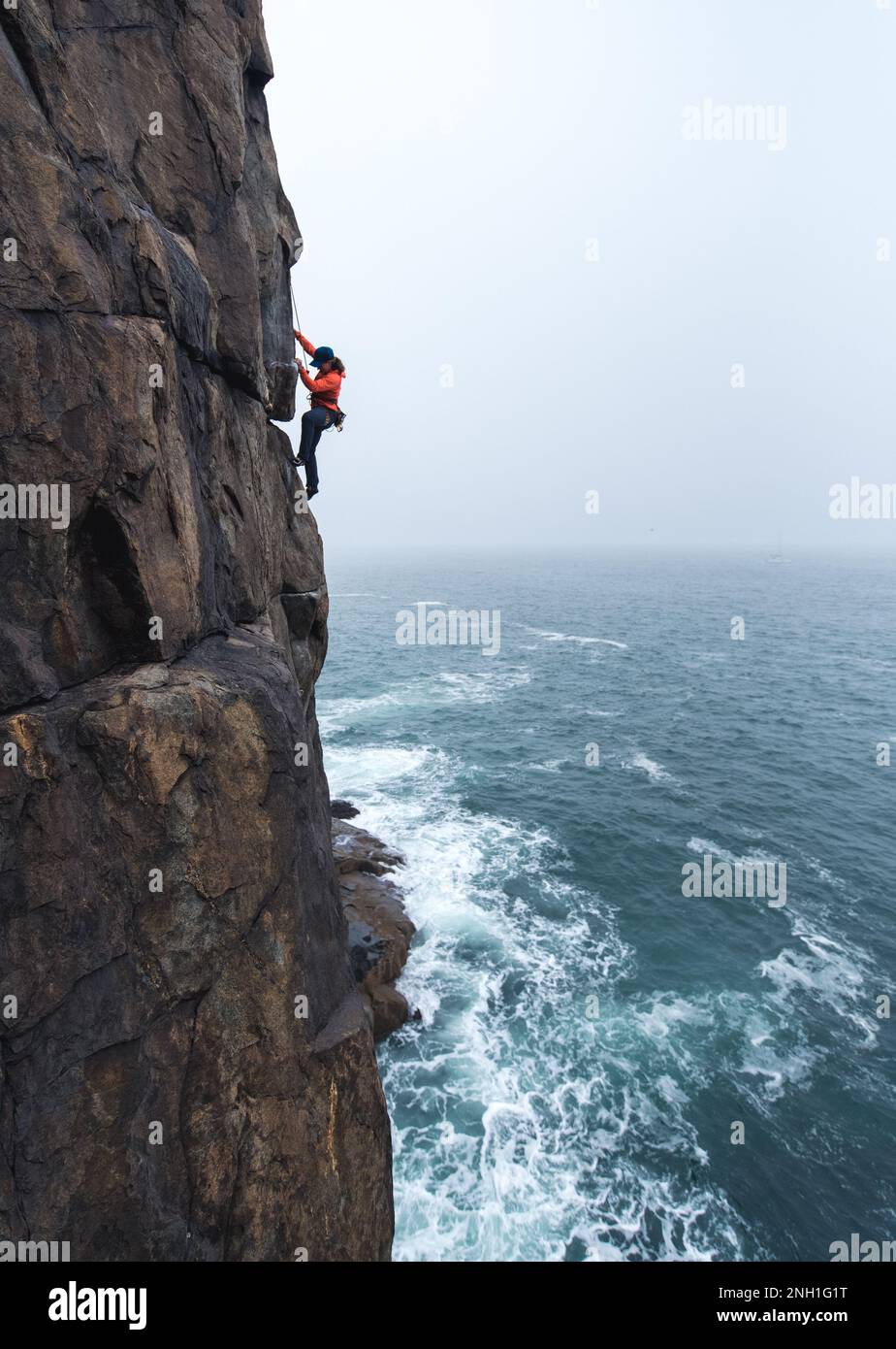 Cliff side bar hi-res stock photography and images - Alamy
