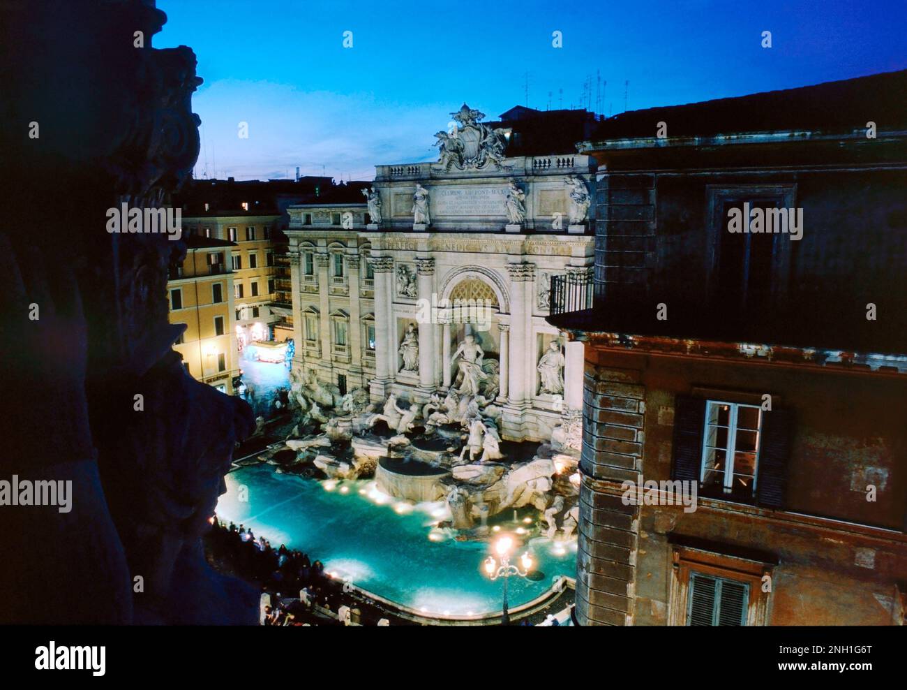 Trevi fountain turist hi-res stock photography and images - Alamy