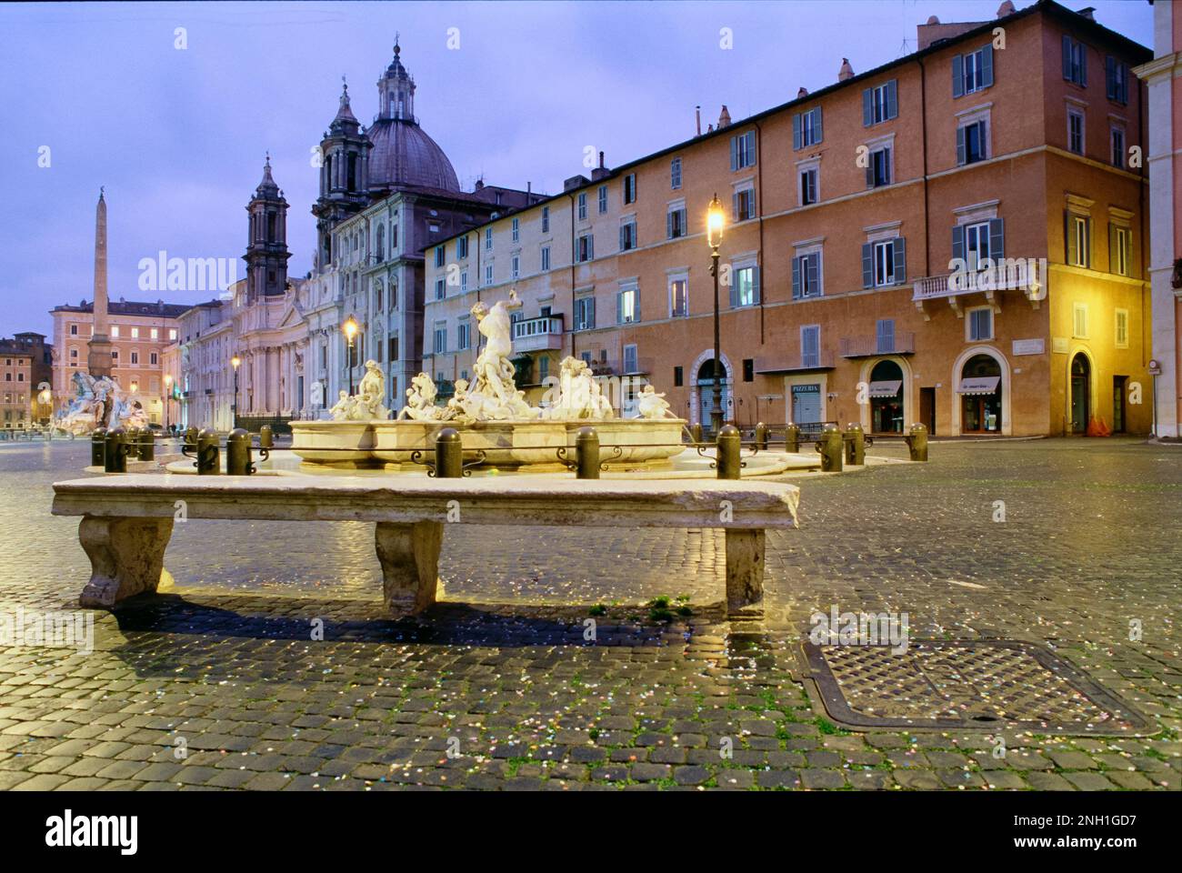 Piazza navona water features hi-res stock photography and images - Alamy