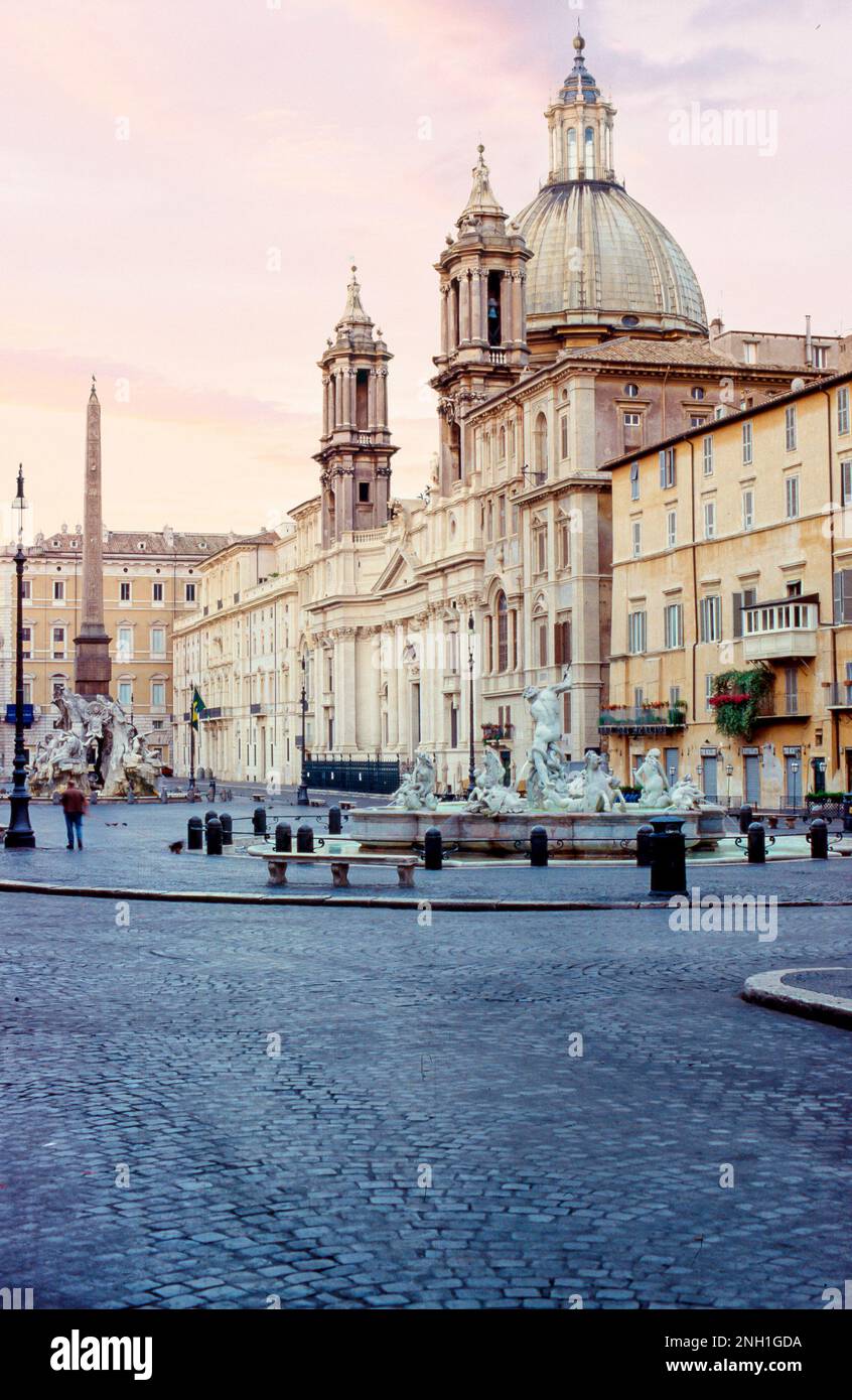 Piazza navona water features hi-res stock photography and images - Alamy