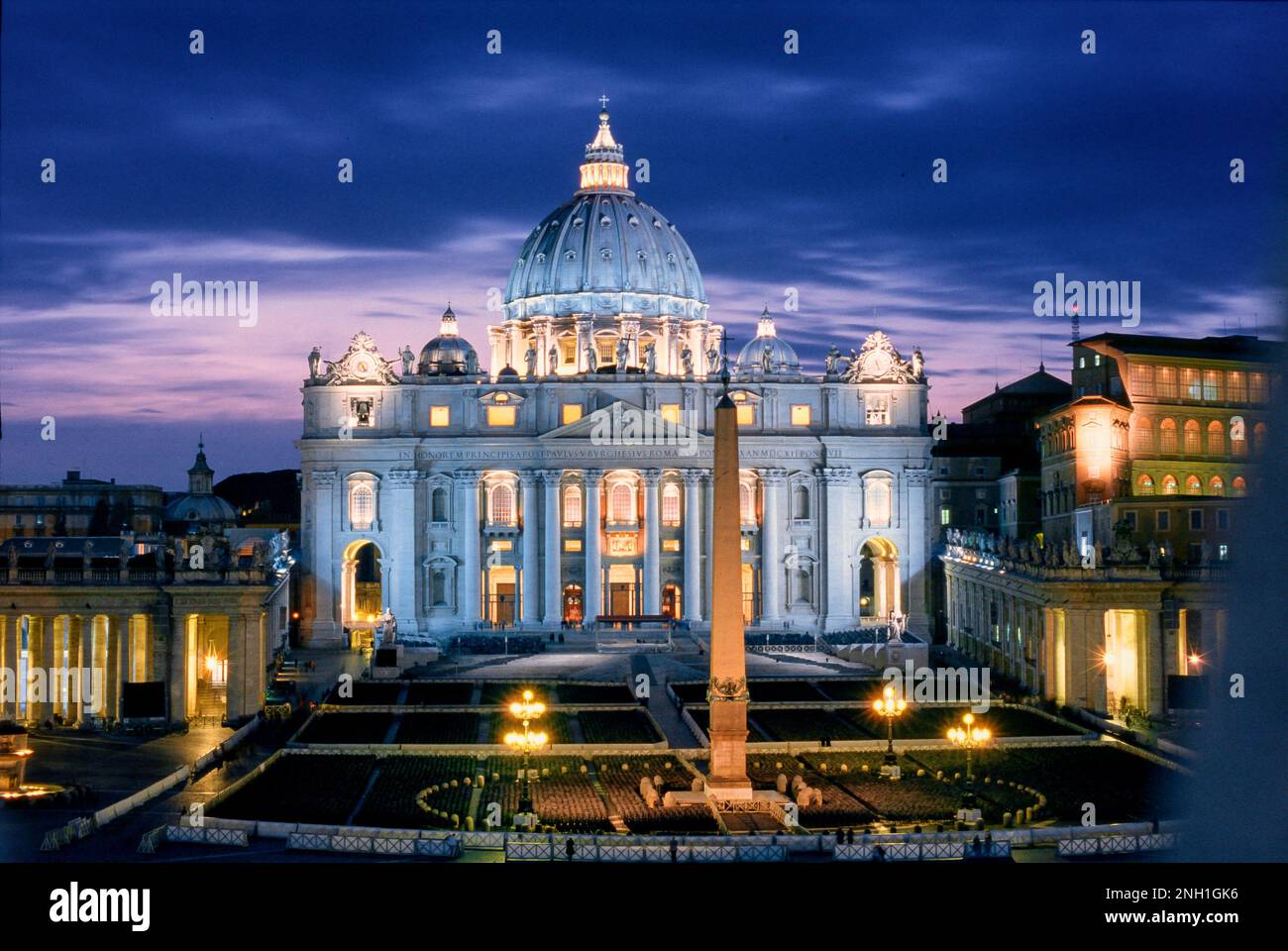 St peter's square crowd aerial hi-res stock photography and images - Alamy