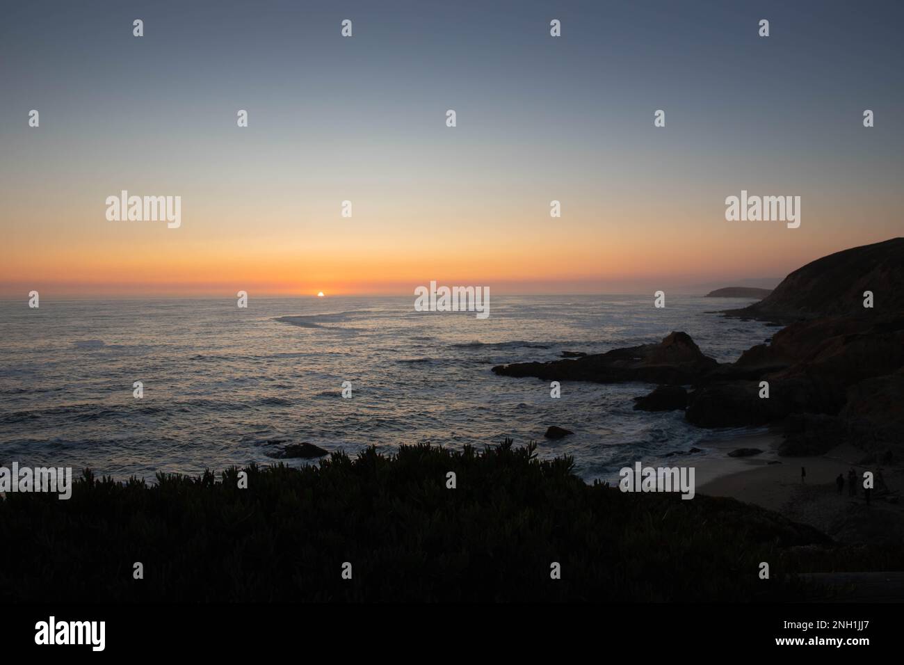 Dramatic sunset over beach ocean hi-res stock photography and images ...