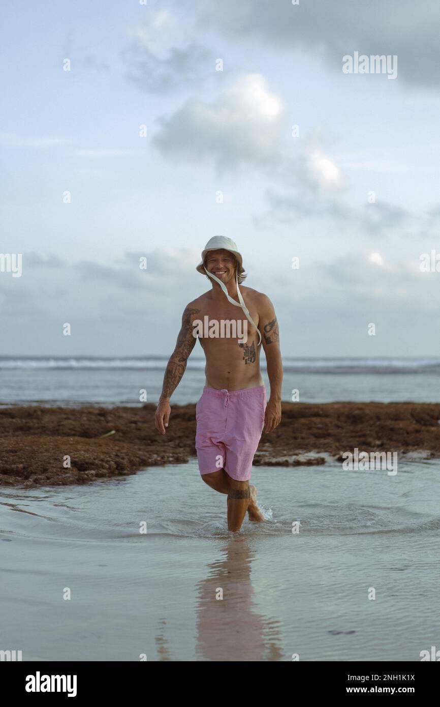 Man in panama hi-res stock photography and images - Alamy