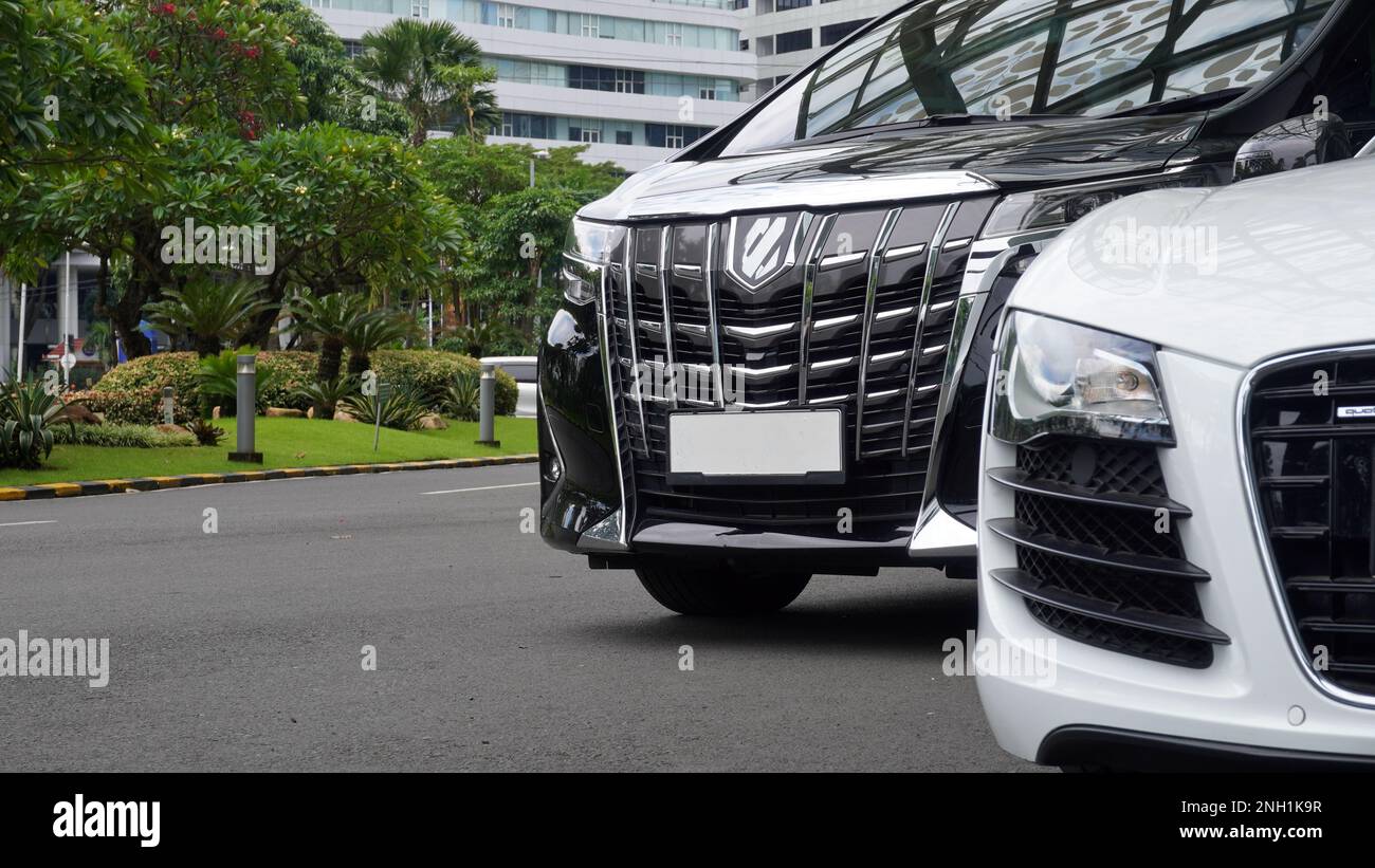 the front of the black Toyota Alphard Stock Photo - Alamy