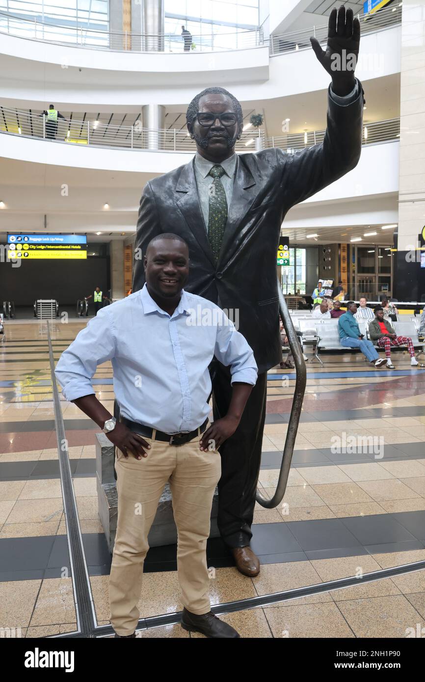 OLIVER REGINALD TAMBO STATUE Stock Photo - Alamy