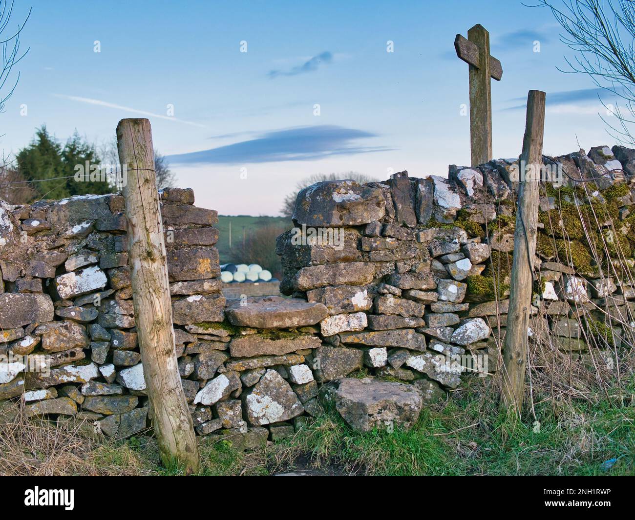 Traditional stone stile hi-res stock photography and images - Alamy
