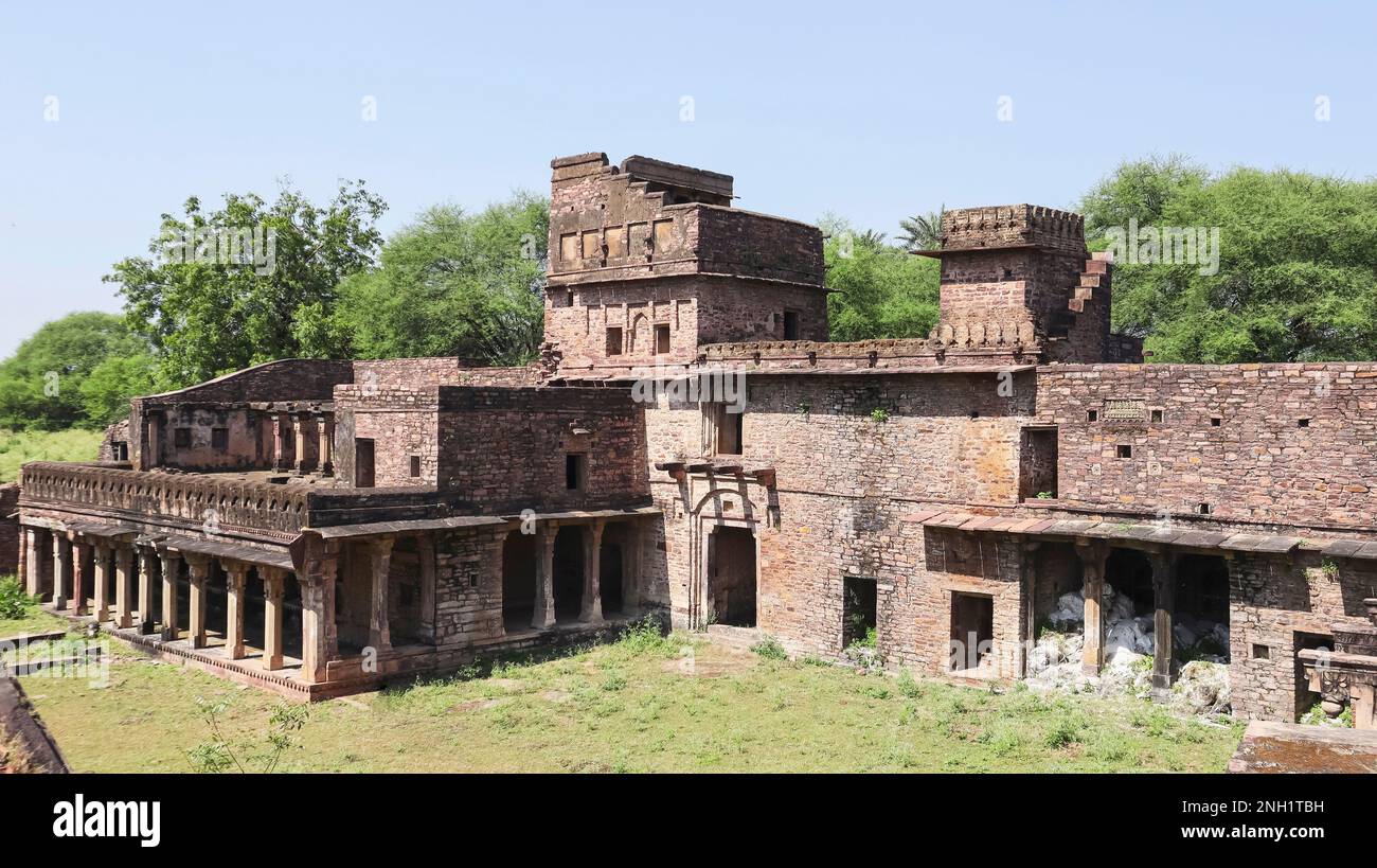 Ruined structures of Khaimlasa Fort, Sagar, Madhya Pradesh, India Stock ...
