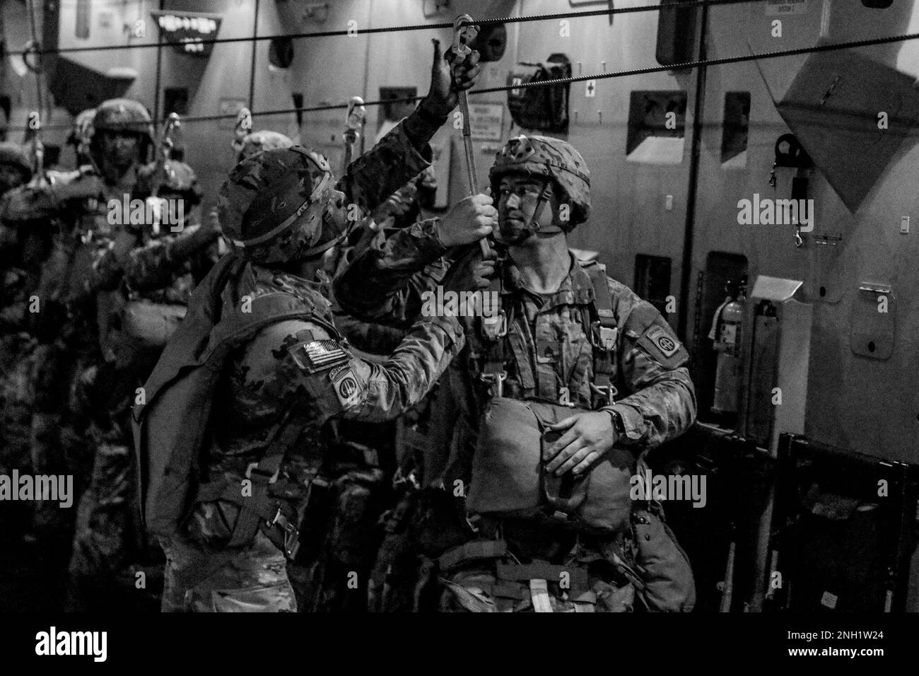 Mass tactical static line hi-res stock photography and images - Alamy