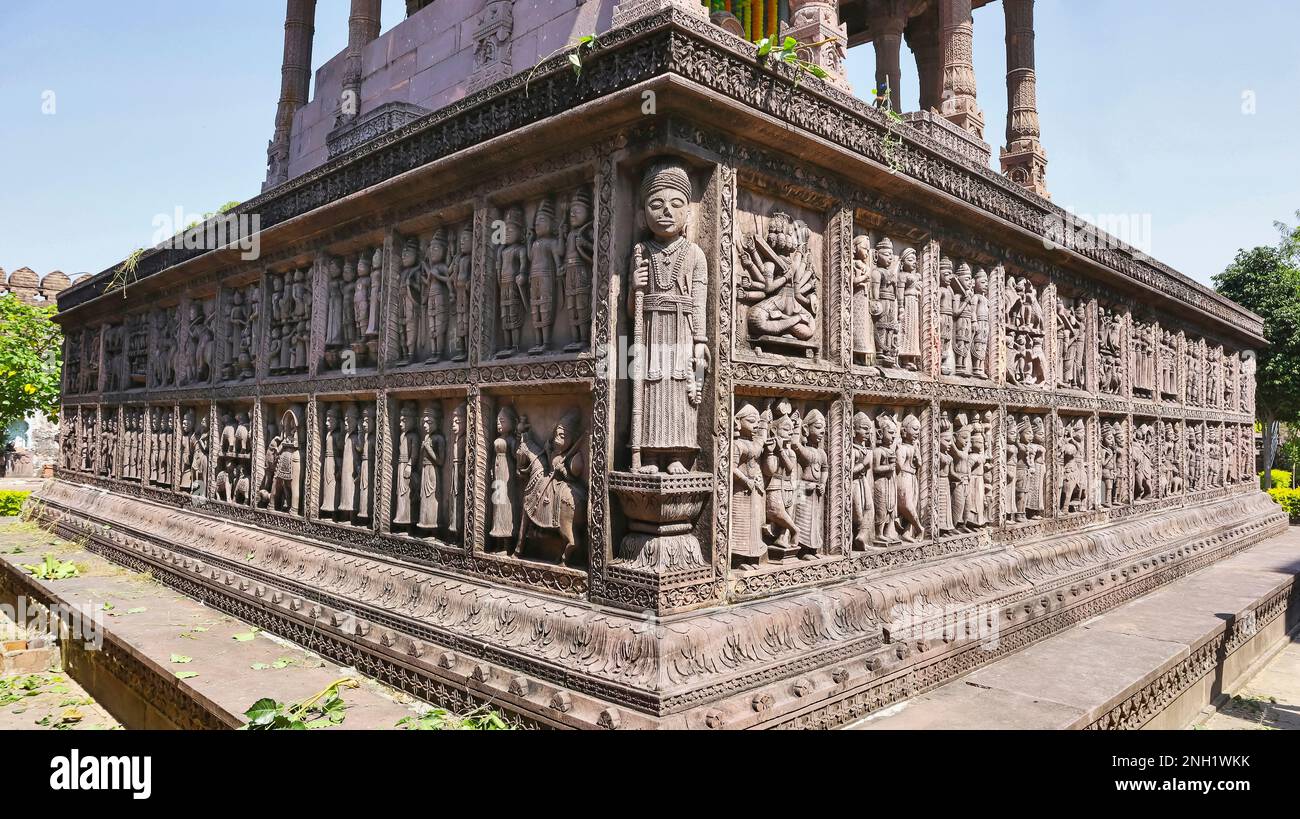 Ancient Carvings of Hindu God and Goddess on the Sanka Shyamji Temple ...