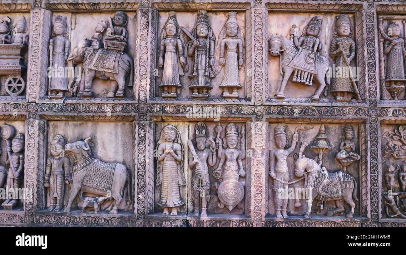 Ancient Sculptures on the Sanka Shyamji Temple, Rajgarh, Madhya Pradesh ...