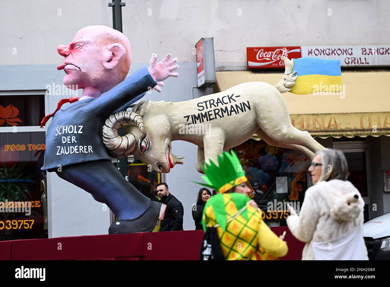 Duesseldorf, Germany. 20th Feb, 2023. One float shows German Chancellor ...