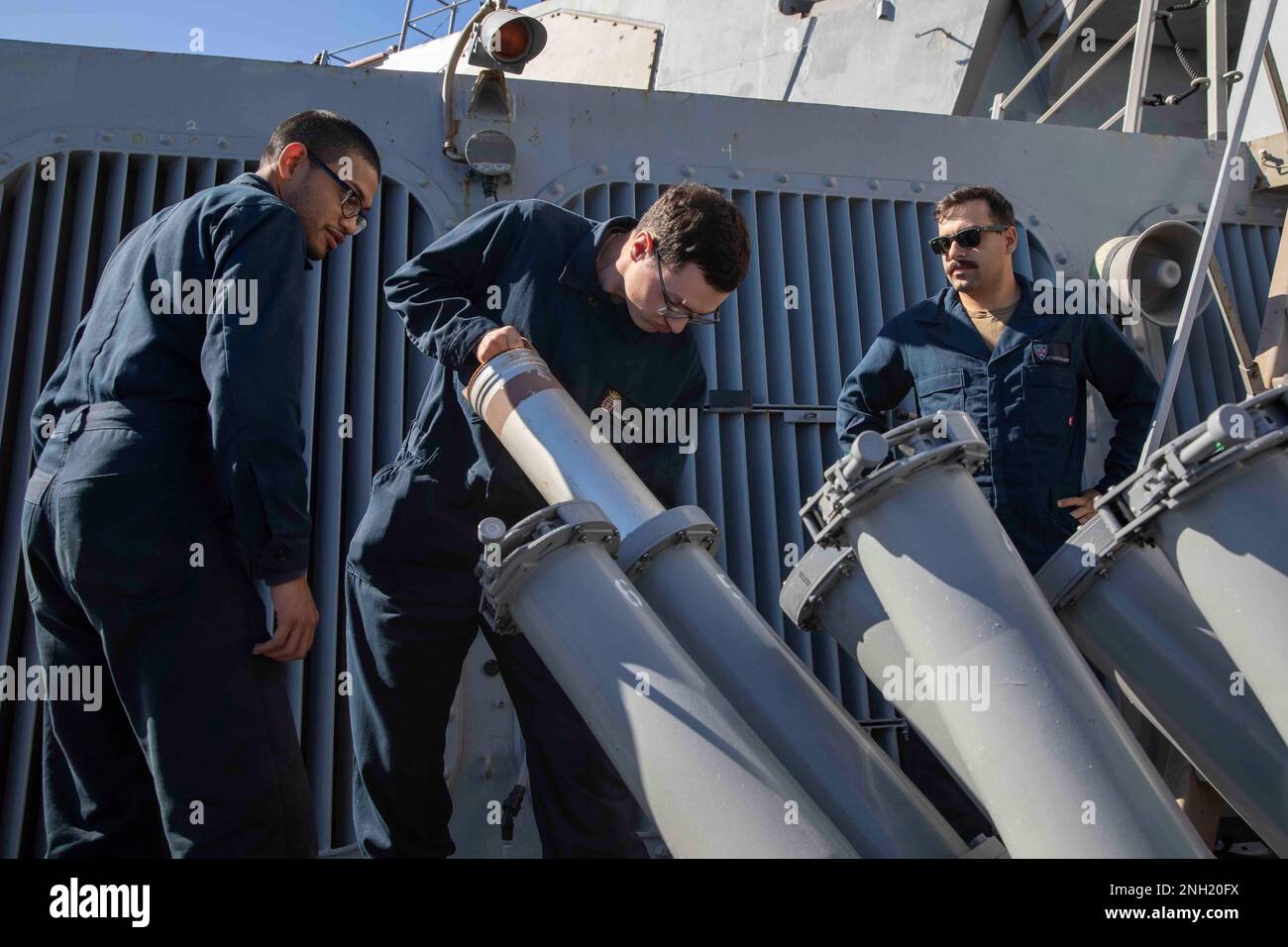 221207-N-SN516-3049 PACIFIC OCEAN (Dec. 7, 2022) U.S. Navy Sailors ...